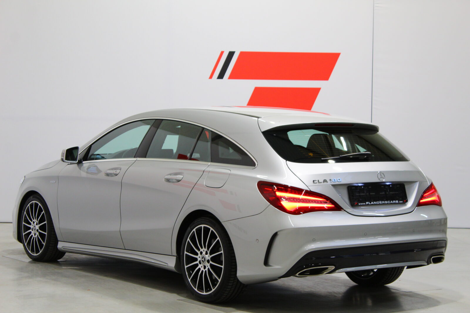Mercedes-Benz CLA 180 Shooting Brake * AMG * White Art * - Flanders Cars
